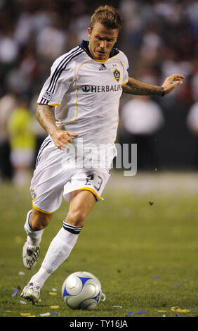 David Beckham plays for Milan against Napoli in Naples Stock Photo - Alamy