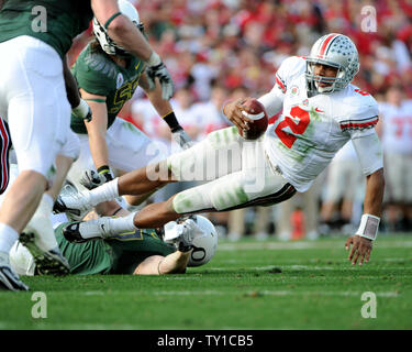 Ohio State quarterback Terrelle Pryor (2) follows the block of Bryant ...