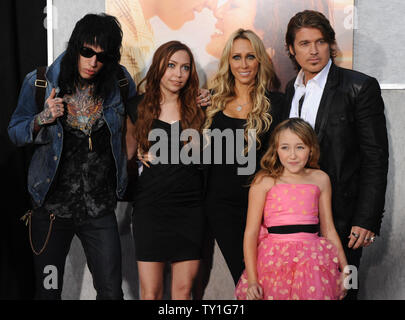 Trace Cyrus And Noah Cyrus