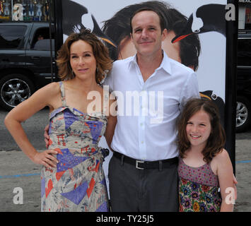 Clark Gregg, his daughter Stella Gregg and his wife Jennifer Grey ...
