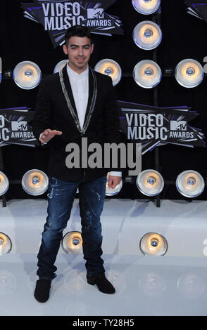 Musician Joe Jonas arrives at the 2011 Maxim Hot 100 party at Eden ...