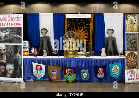 vendor booth, exhibitors floor, AlienCon, Los Angeles Convention Center ...