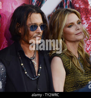 PFEIFFER,DEPP, DARK SHADOWS, 2012 Stock Photo - Alamy