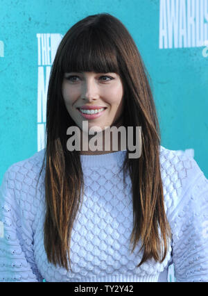 Actress Jessica Biel arrives at the MTV Movie Awards at the Gibson ...