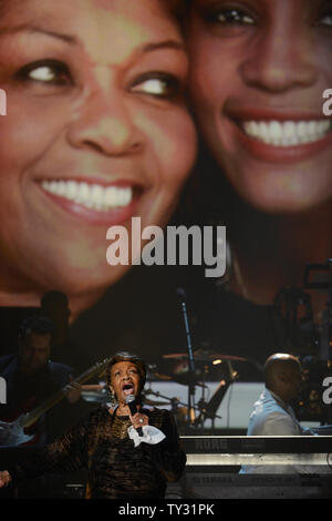 Cissy Houston performs during the in memoriam to her daughter Whitney ...