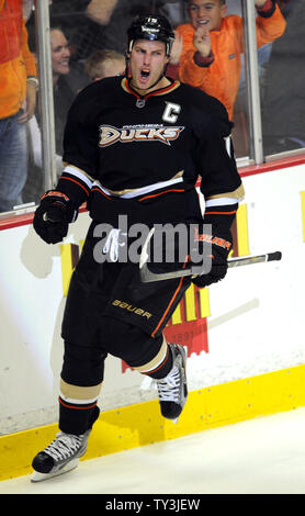 Anaheim Ducks Ryan Getzlaf, (C), celebrates his goal with Bobby Ryan ...