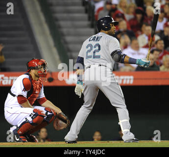 Seattle Mariners second baseman Robinson Cano, right, throws to first ...