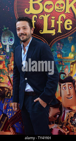 THE BOOK OF LIFE, l-r: Manolo (voice: Diego Luna), Maria (voice: Zoe ...
