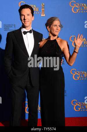 Actotrs Benedict Cumberbatch and Jennifer Anistonin pose in the press ...
