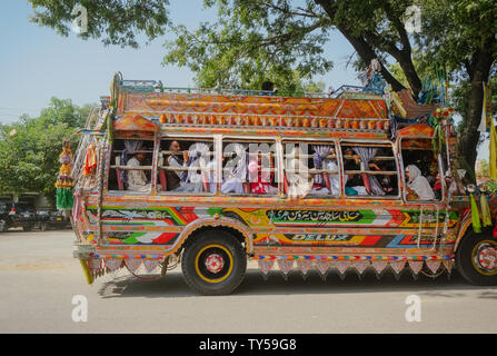 colorful Pakistani bus Stock Photo - Alamy