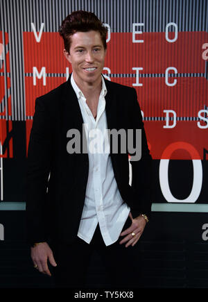 Shaun White arrives at the 2015 MTV Video Music Awards held at ...