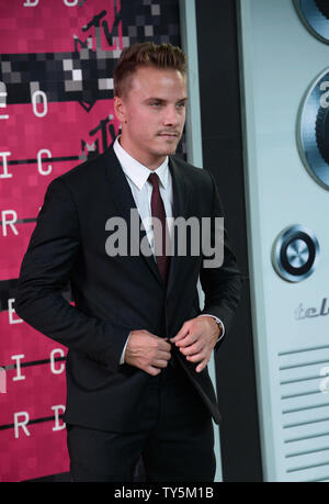 Actor Matt Cutshall arrives on the red carpet for the 32nd annual MTV ...