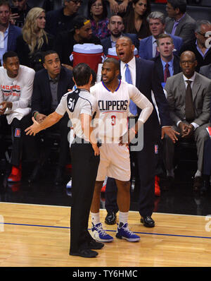Los Angeles Clippers coach Mark Dunleavy during 100-99 victory over the ...