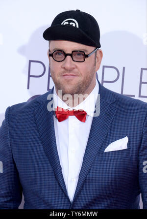 Actor Chris Sullivan attends the 43rd annual People's Choice Awards at ...