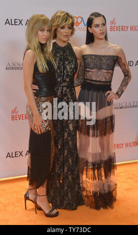 Actress Lisa Rinna and daughters Delilah Belle Hamlin and Amelia Gray ...