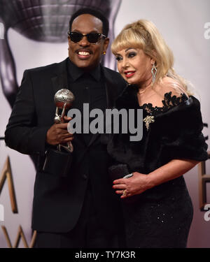 Mahin Wilson (L) and Charlie Wilson appear backstage with the Music ...