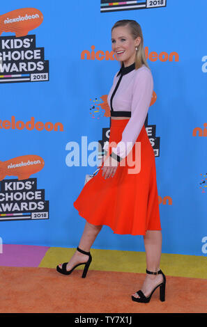 Kristen Bell arrives at the 31st Annual Critics Choice Awards on Sunday ...