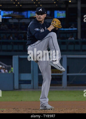 Atlanta Braves pitcher Sean Newcomb (15) takes his warm up throws ...