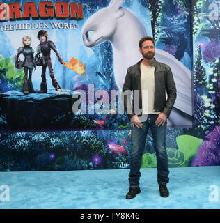 Gerard Butler arrives at the premiere of "How to Train Your Dragon" on ...