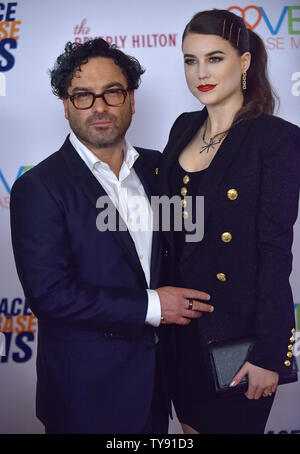 Johnny Galecki (L) and his girlfriend Alaina Meyer arrive on the orange ...