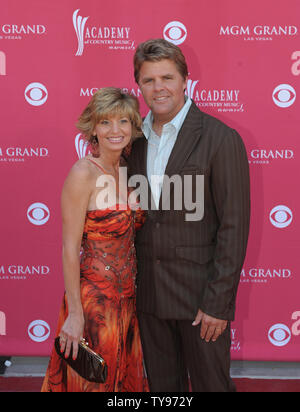 Richie McDonald (R) and his wife Lorie arrive on the red carpet at the ...