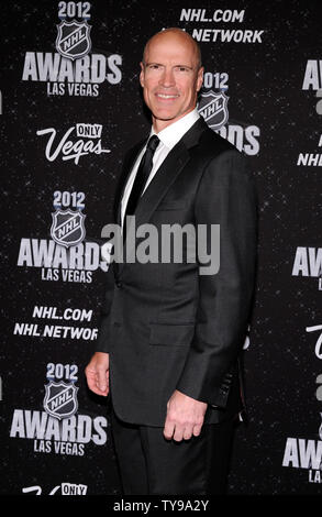 Former NHL player Mark Messier and wife Kim Clark attend the Samsung ...