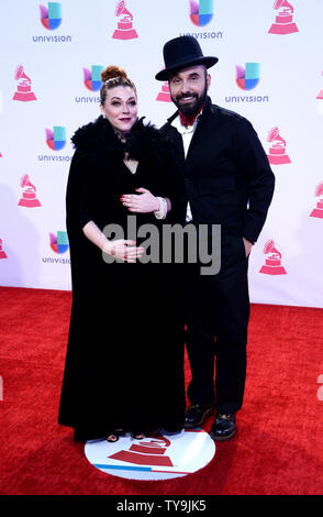 Alisha Gaddis, left, and Lucky Diaz pose in the press room with the ...