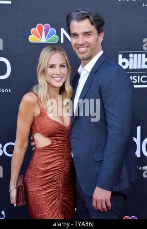 Brooke Mahan and Mike Mahan arrive for the 2019 Billboard Music Awards ...
