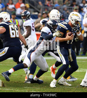 Los Angeles Chargers quarterback Phillip Rivers warms up before an NFL ...