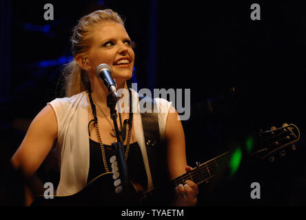 American singer/guitarist Natalie Maines of country/popband Dixie ...