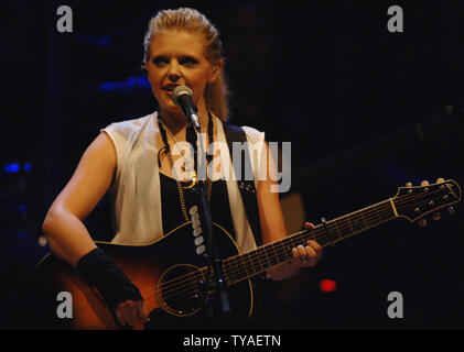 American singer/guitarist Natalie Maines of country/popband Dixie ...