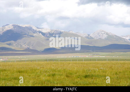 Hua Lake, Jorge County, Aba Prefecture, Sichuan Stock Photo - Alamy