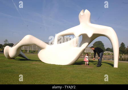 Henry Moores Large Reclining Figure 1984 at the Moore in America ...