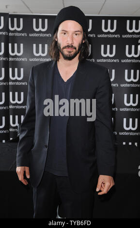 Keanu Reeves at a book signing at Waterstone's, Piccadilly London ...