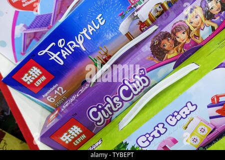 China: Knock-off Lego sets by the Chinese toymaker LEPIN.Photo from 03 ...