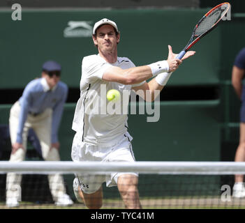 Britain's Andy Murray returns the ball to Germany's Yannick Hanfmann ...