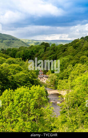The Grade 1 listed 17th Century Cysylltau bridge over the River Dee ...
