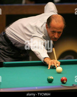 Mens champion Mike Sigel competes in the Intenational Pool Tour Worlds ...