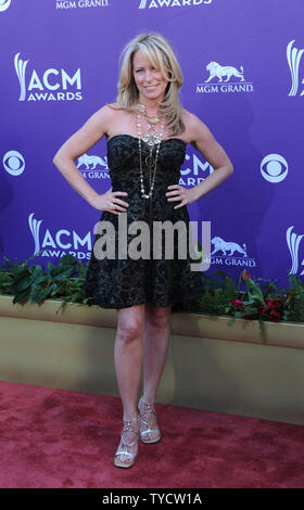 Singer Deana Carter arrives at the 47th annual Academy of Country Music ...