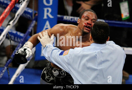 Mike Jones, referee Stock Photo - Alamy