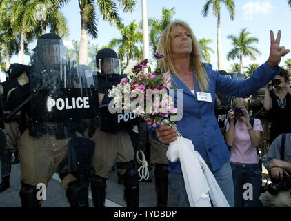 Demonstrators protest, and police contain trouble in downtown Miami ...