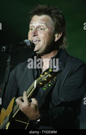Marty Roe with Diamond Rio, performs in concert, at the Seminole ...