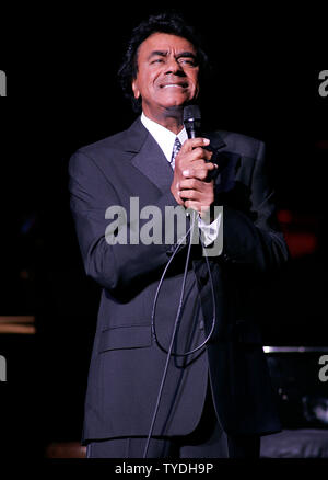 Johnny Mathis performs in concert at the Bank Atlantic Center in ...