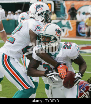 Miami Dolphins cornerback Will Allen catches ball during drills at Nova ...