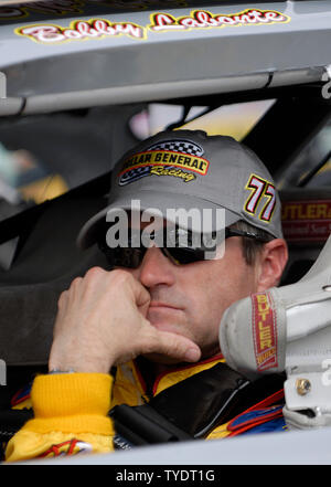 Bobby Labonte on pit road during qualifying for a NASCAR Sprint Cup ...
