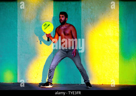 Playing Matkot ( paddle ball ) on the beach in Tel-Aviv Stock Photo - Alamy