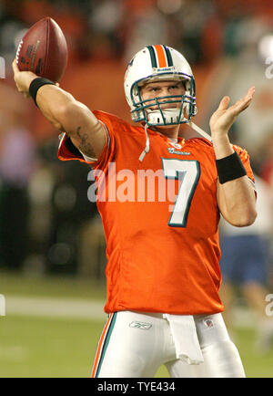 New York Jets quarterback Michael Vick (1) talks to his teammates ...