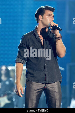 Latin singer Jencarlos Canela rehearses for the 2012 Premios Tu Mundo ...