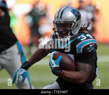 Carolina Panthers' DeAngelo Williams runs a drill during practice at ...