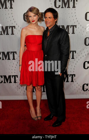 Taylor Swift and Rob Lowe arrive at the CMT Artists of the Year ...
